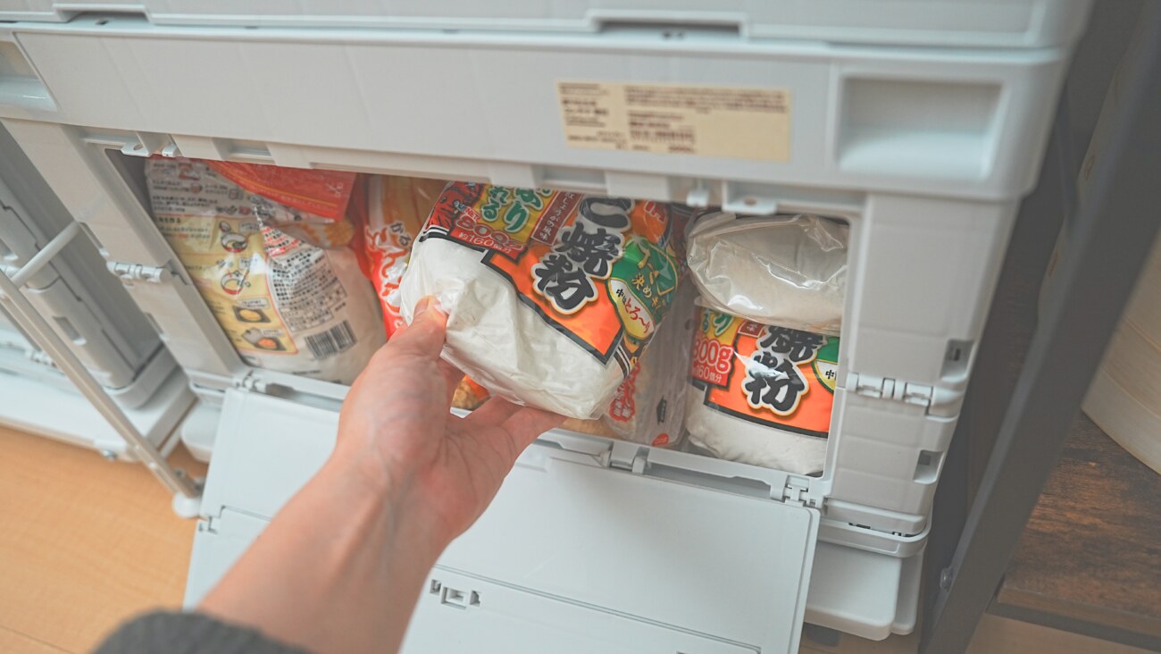 【無印良品】折りたたみコンテナでキッチン整理はできる？スッキリ収納アイデアを実例で解説！ | オシログ / Oscillog