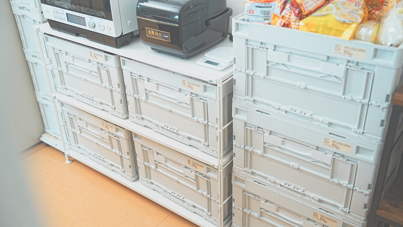 【無印良品】折りたたみコンテナでキッチン整理はできる？スッキリ収納アイデアを実例で解説！ | オシログ / Oscillog