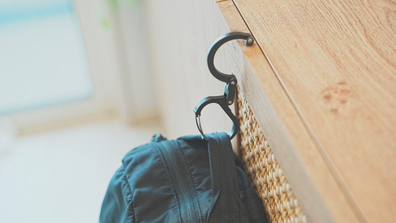 【比較】HEROCLIPとClipaを徹底比較！おすすめバックハンガーを4年間使ったレビュー | オシログ / Oscillog